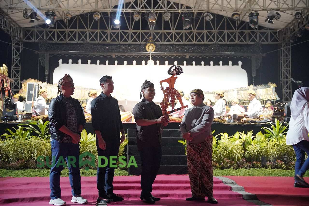 Pagelaran Wayang Kulit Semarakkan Hari Bhayangkara ke-78 di Tuban - Suara Desa